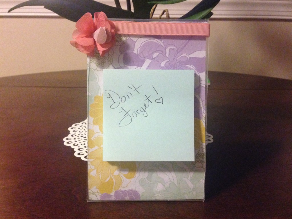 DIY Post-it Stand - Mom the Magnificent
