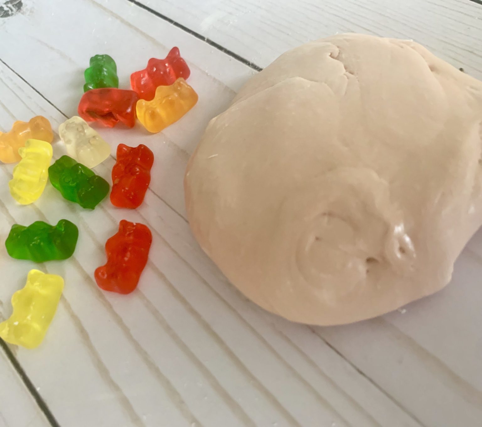 Camp Warner Bros Week 3 - DIY Slime! - Mom the Magnificent