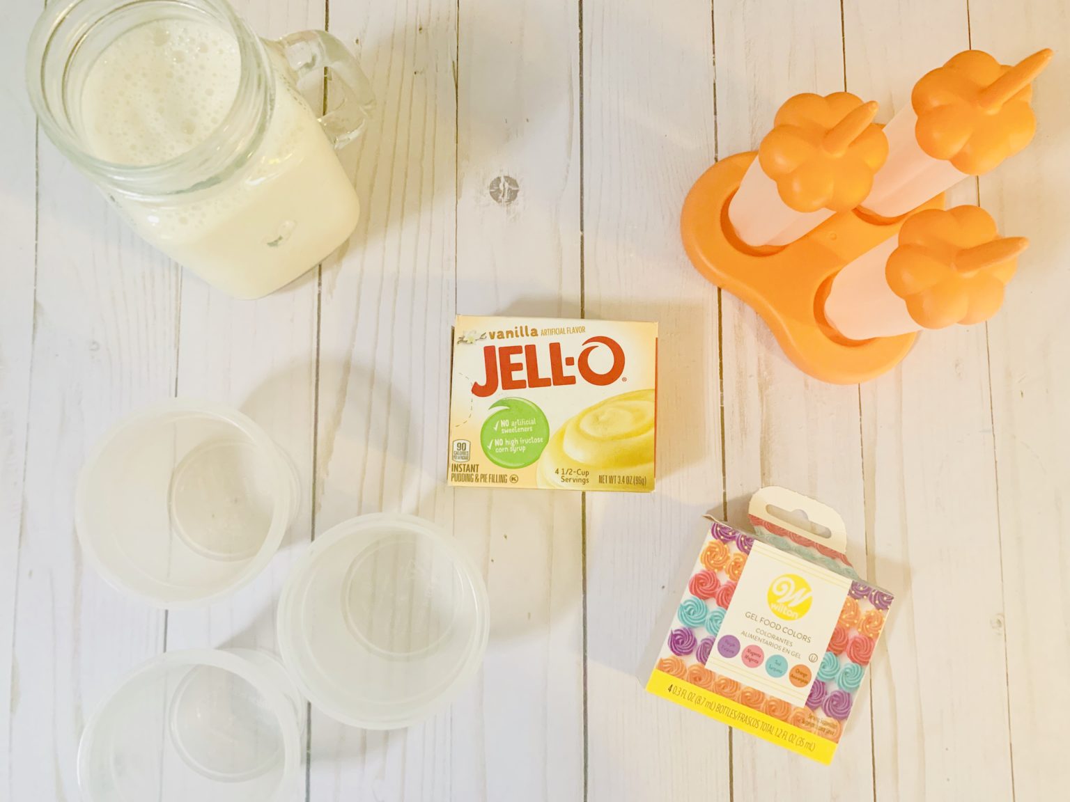 TROLLS - Queen Poppy's Rainbow Pops! - Mom the Magnificent