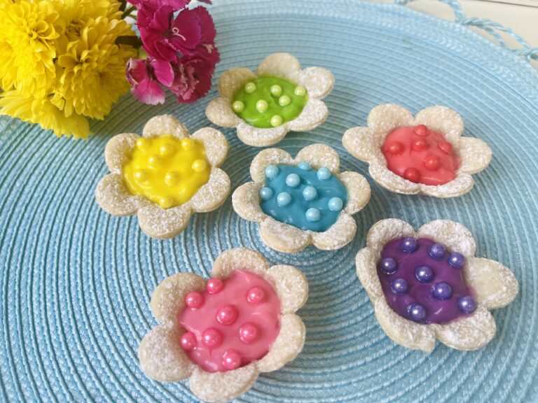 Mini Flower Pudding Pies - Spring is Here! - Mom the Magnificent